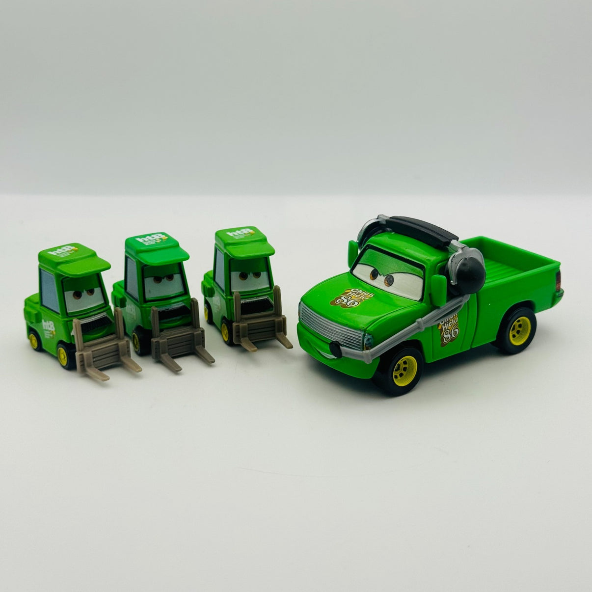 Disney Pixar Cars - CHICK HICKS TEAM HTB CREW CHIEF PITTYS BRUISER -1 ...