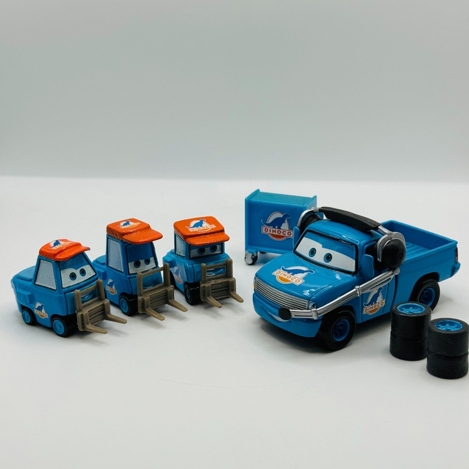 Disney Pixar Cars - TEAM DINOCO CREW CHIEF ROGER & PITTYS Blemished 1 ...